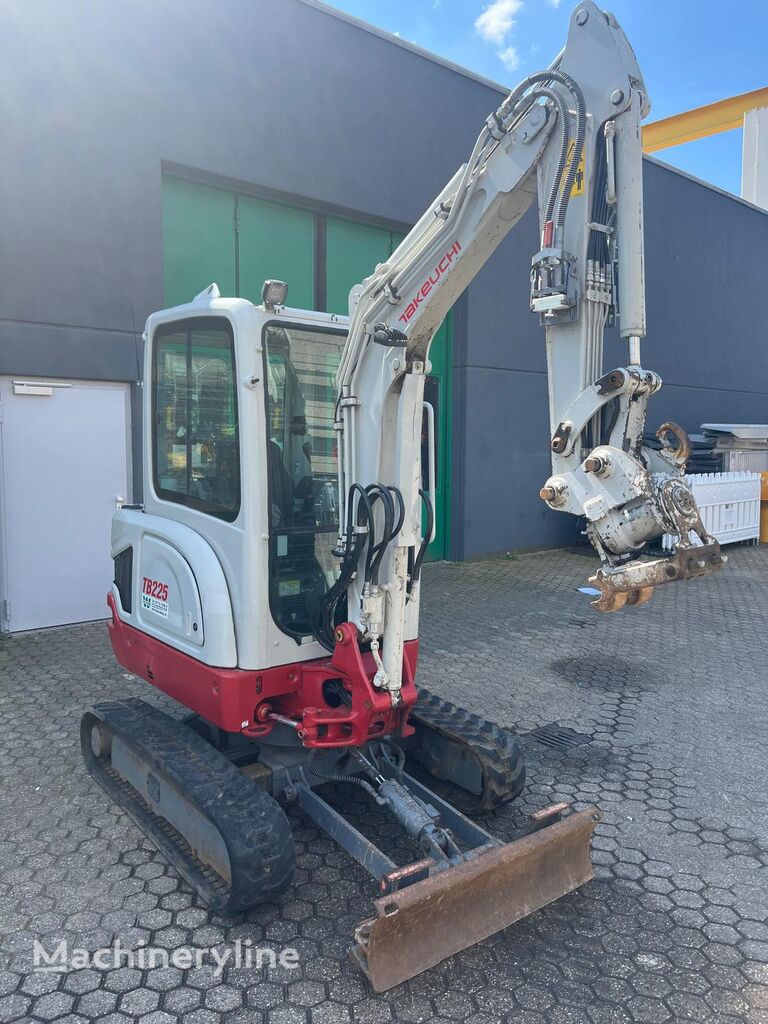 Takeuchi TB 225 V3 mini bager