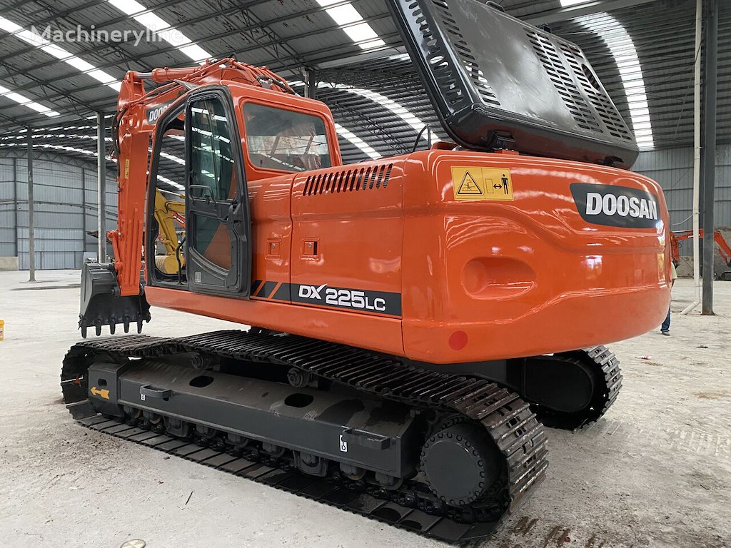 Doosan dx225 bager guseničar