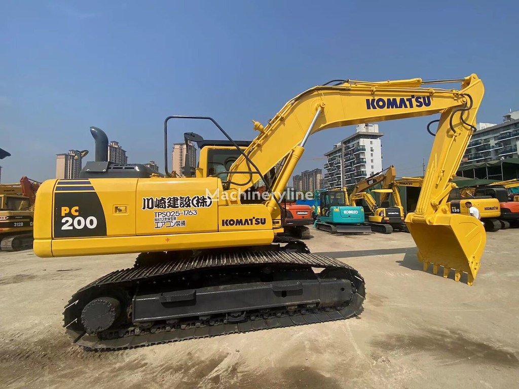 Komatsu PC200-8MO bager guseničar