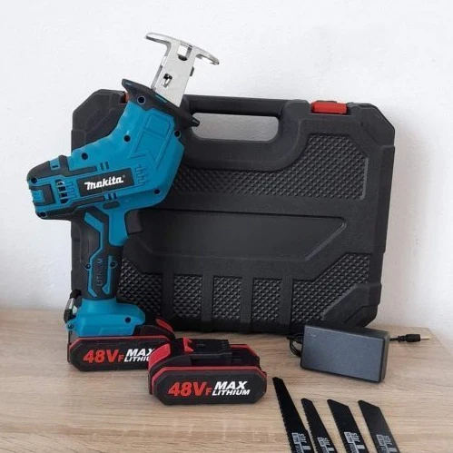 Makita aku testera lisicarka 48v sa dve baterije i 4 testere