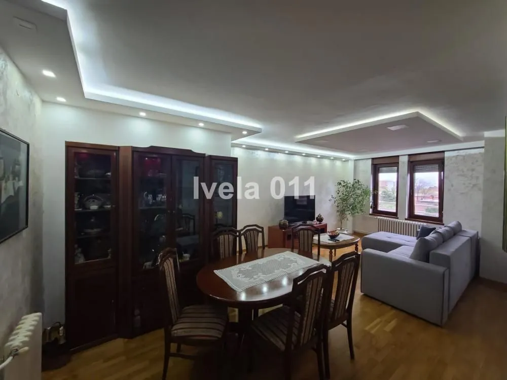 Prodaja, četvorosoban stan, 102m2, Kalenić Pijaca, Vračar, Beograd