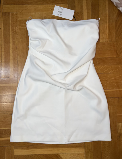 Zara bela kratka haljina