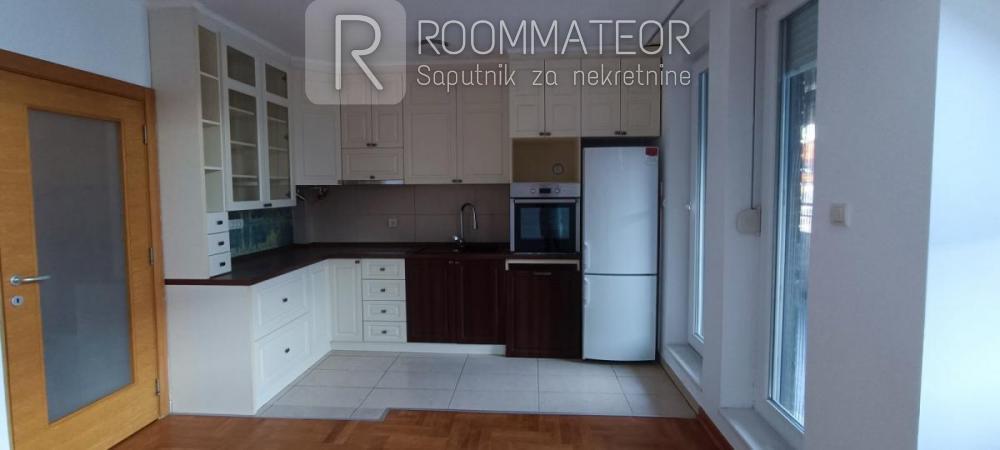 Trosoban stan na prodaju, 70m2, 180.000€