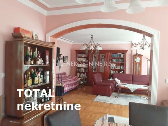 Šestosobna kuća NOVI SAD, 370800€