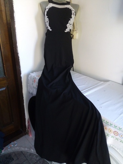 Nova K crna sirena haljina sa belom cipkom S/M
