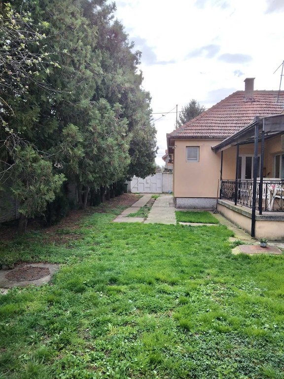 SOMBOR - Kuća sa još jednim stanom na placu od 630m2