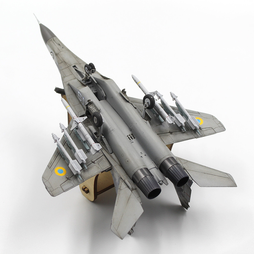 Model Kit Aircraft - Radar Hunter MiG-29 '9-13' Ukrainian Fighter With HARM Missiles 1:72