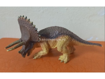 Triceratops dinosaurus Schleich opasni