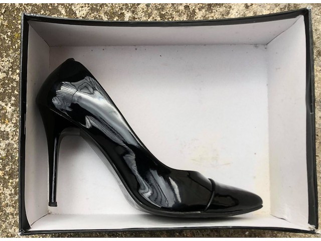 Elegantne crne cipele