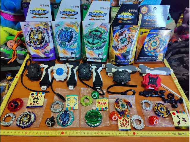 Beyblade Bejblejd - Dead Hades i drugi