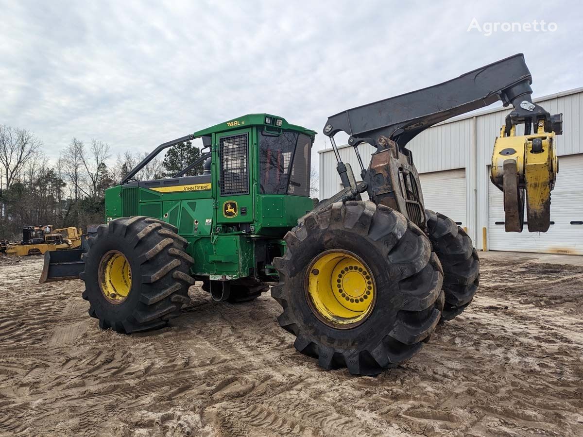 John Deere 748L-II šumarski traktor