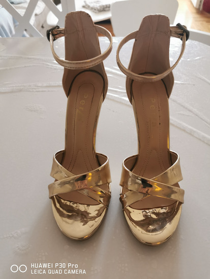 Zlataste Sandale 37