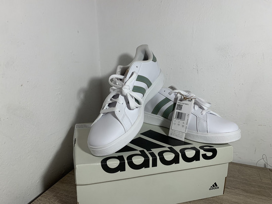 Adidas muške patike broj 46