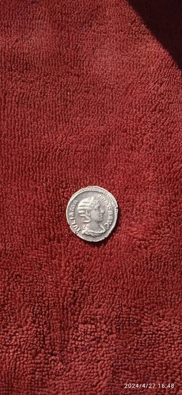 Na prodaju 4 kovanice srebro Rim. Stanje kao na slikama. Isporuka