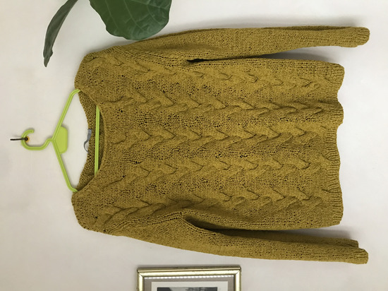 COS džemper boje senfa, sada 500