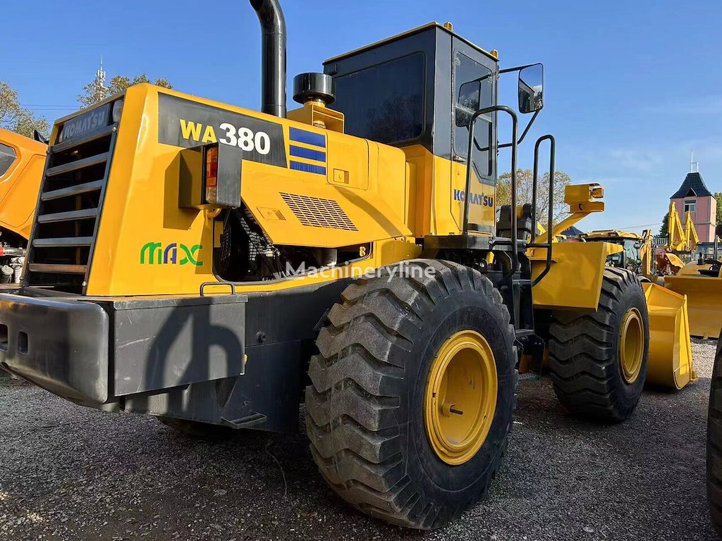 Komatsu WA380 prednji utovarivač