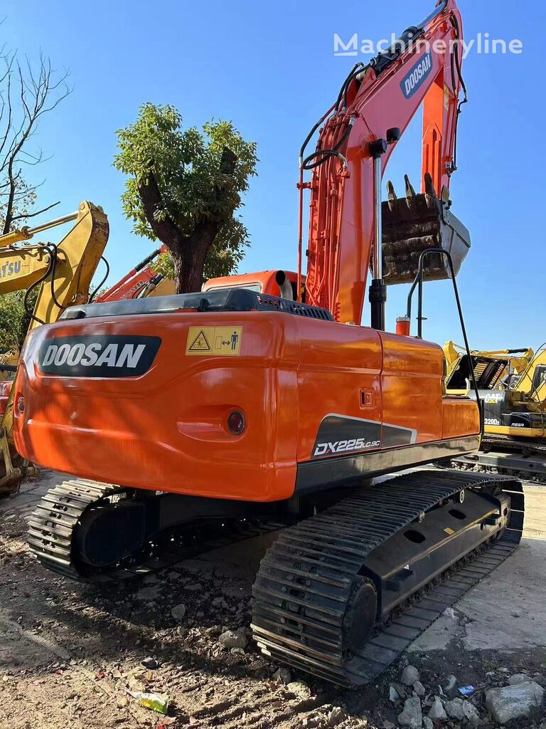 Doosan DX225 bager guseničar