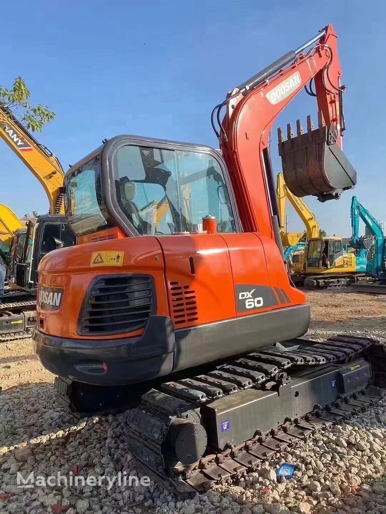 Doosan DX60 bager guseničar