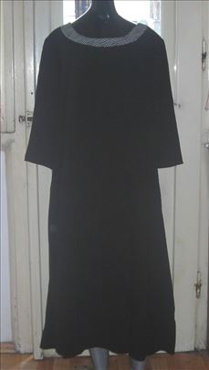 Crna haljina sa crno-belom kragnom