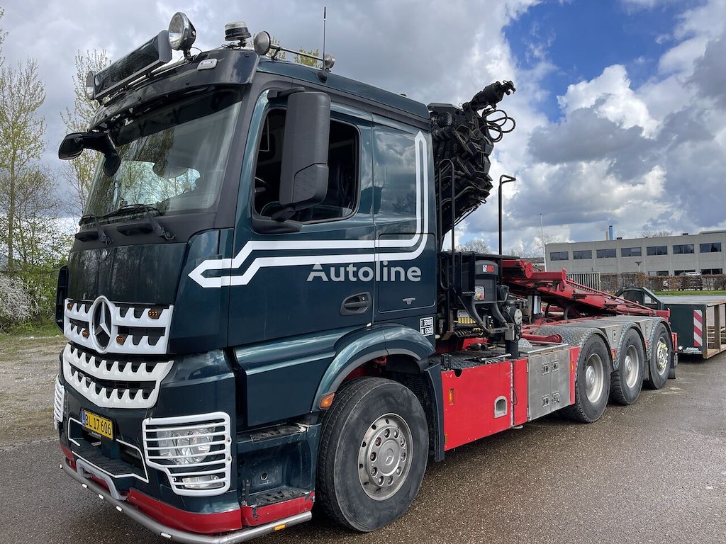 Mercedes-Benz Arocs 3251 kamion sa kukom za podizanje tereta