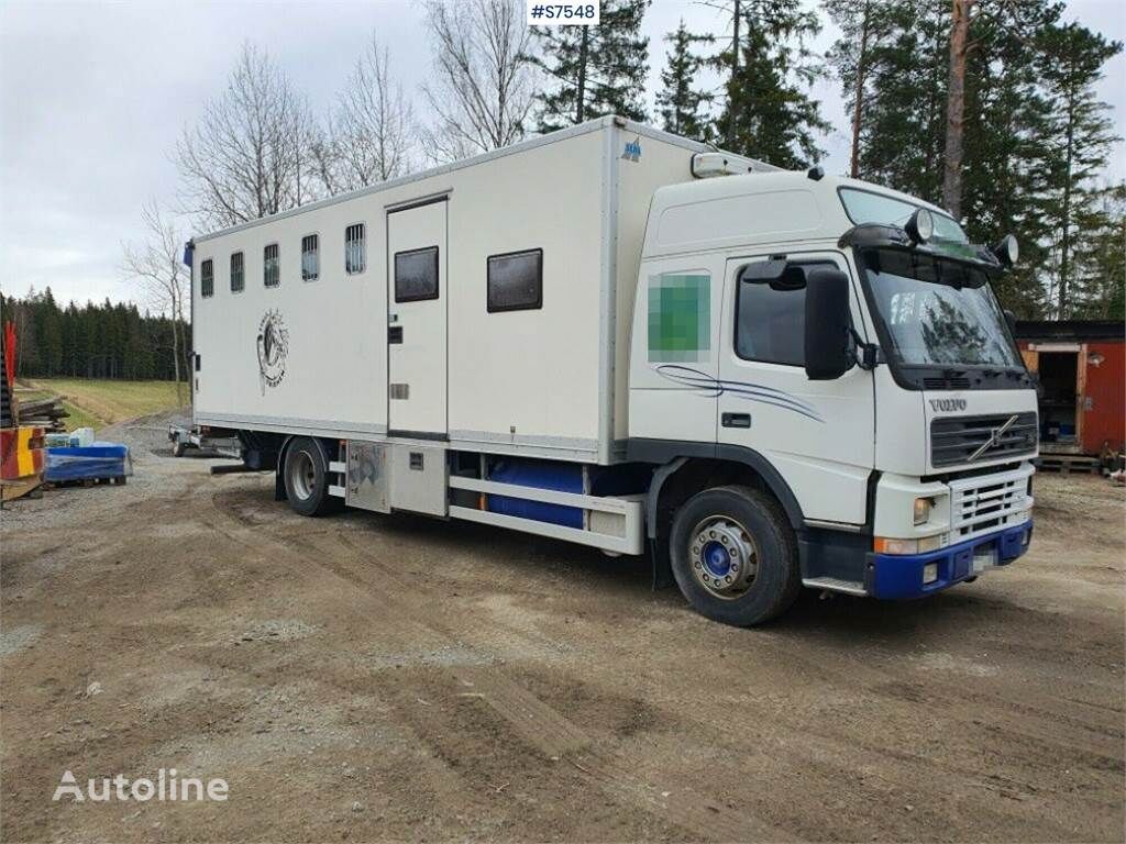 Volvo FM7 kamion za prevoz stoke
