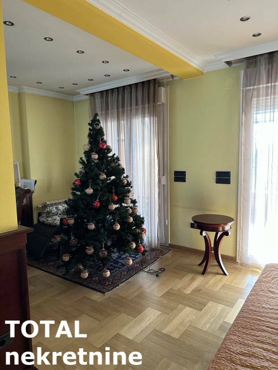 Šestosoban stan NOVI SAD, 494400€