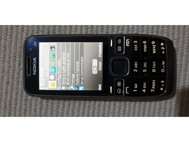 Nokia E52 br. 42,   lepo ocuvana, odlicna, original