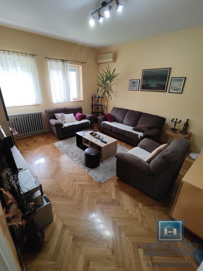 Stan,NOVI SAD,CENTAR 83.00m2,211150€ , ID: 1094395