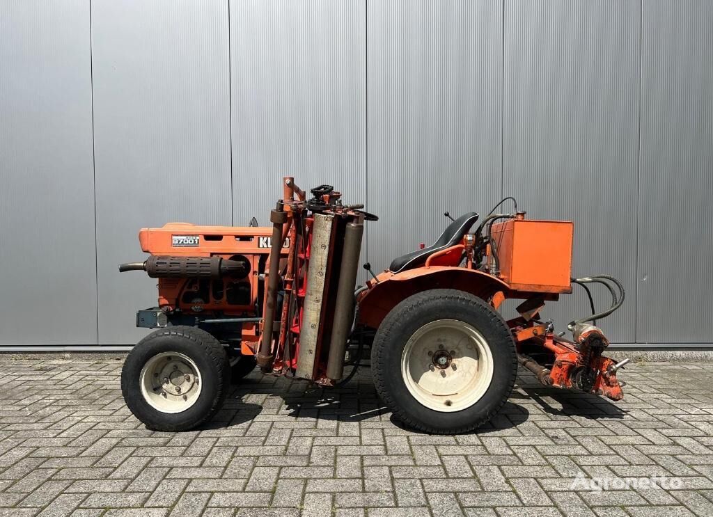 Kubota B7001dt met gazobanden en 3 delige kooimaaier traktor kosilica