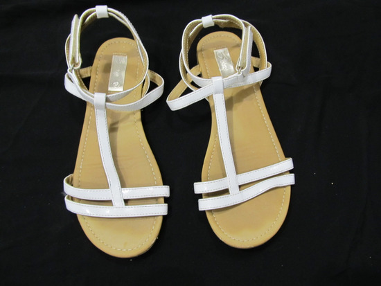 ZARA bele lak sandale br. 37 / 23 cm