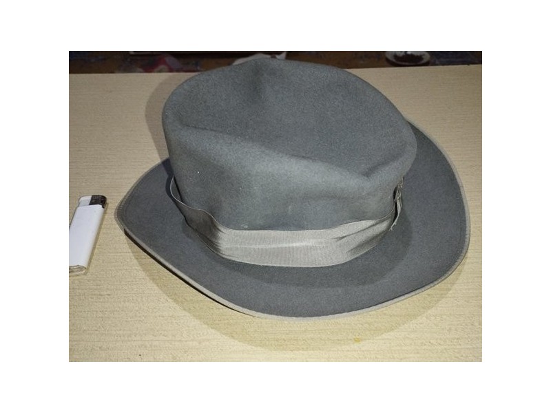 Sesir Helium Friedrich W. Schneider