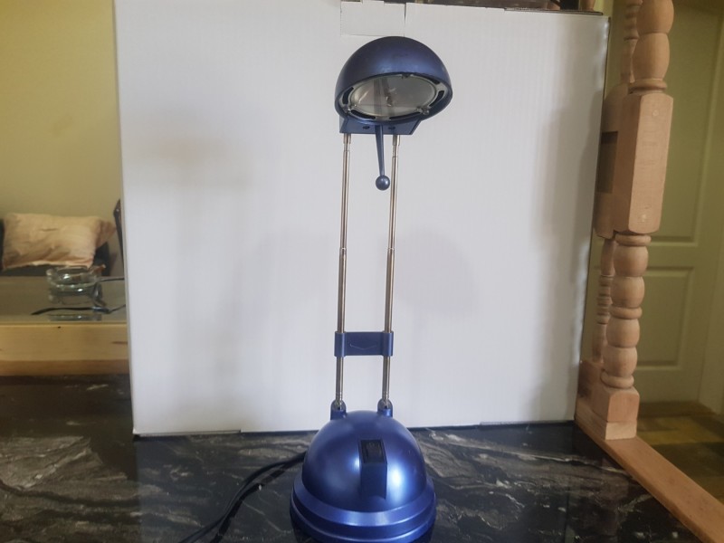 Moderna lampa