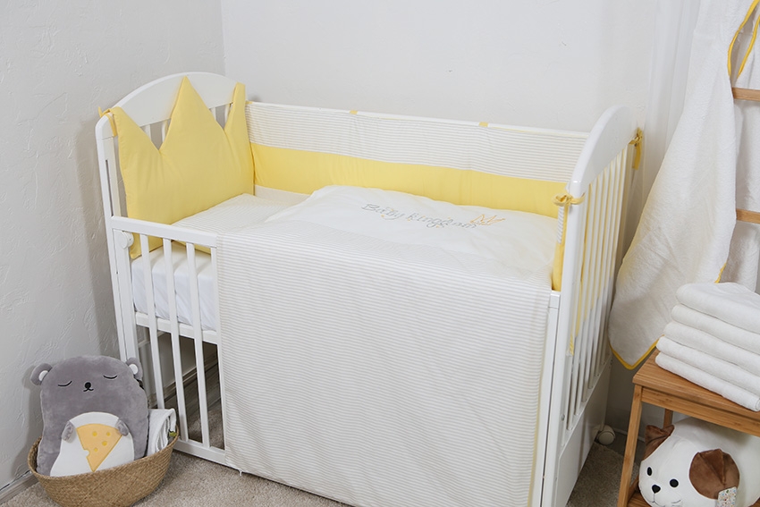 Bebi posteljina sa ogradicom za krevetac žuta Krunica