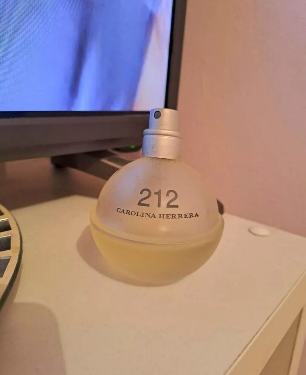 Carolina Herrera 212. Original parfem, bas postojan. Ostalo oko 25ml