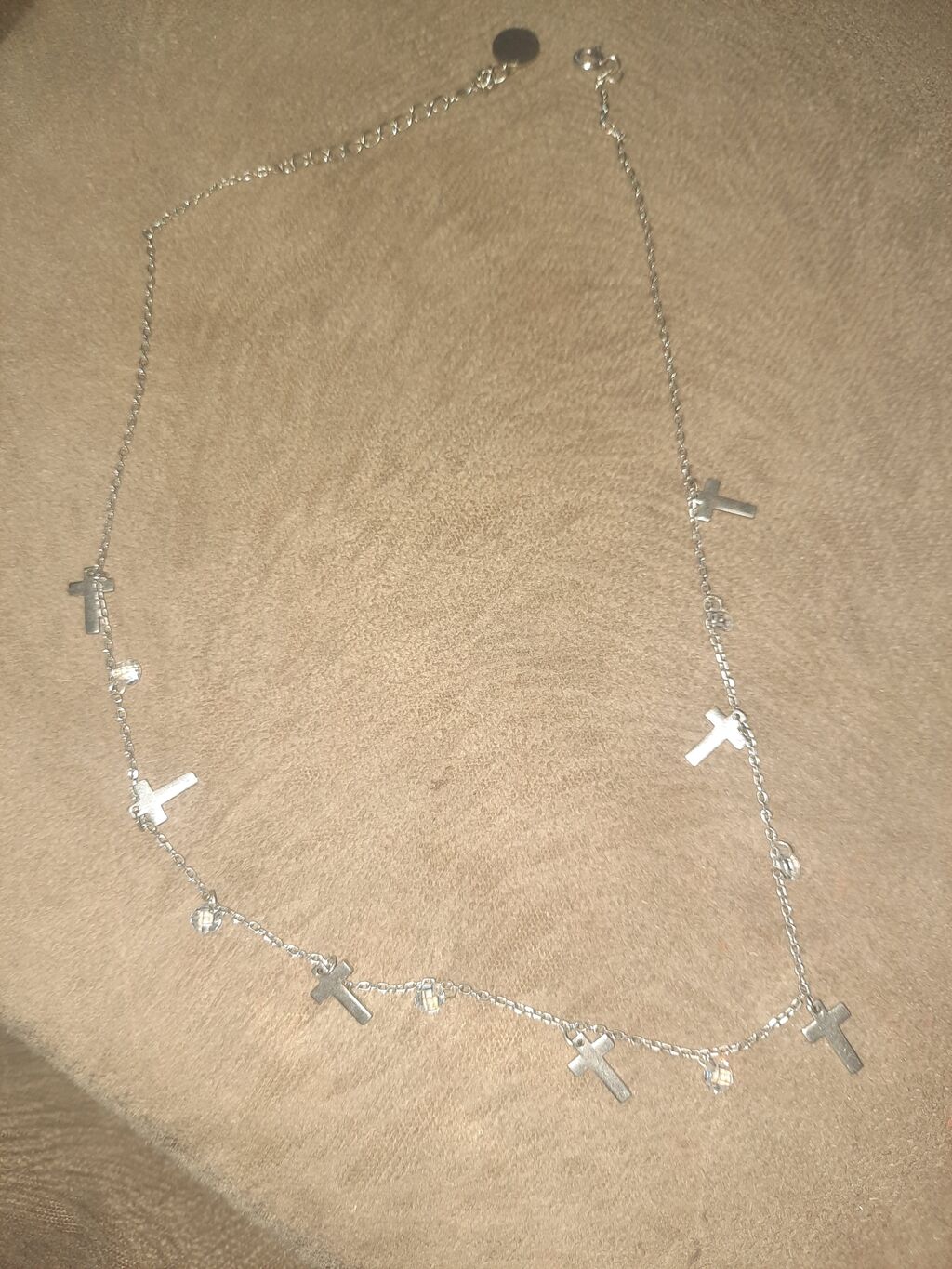Srebrna ogrlica sa krsticima. kvalitetno srebro
