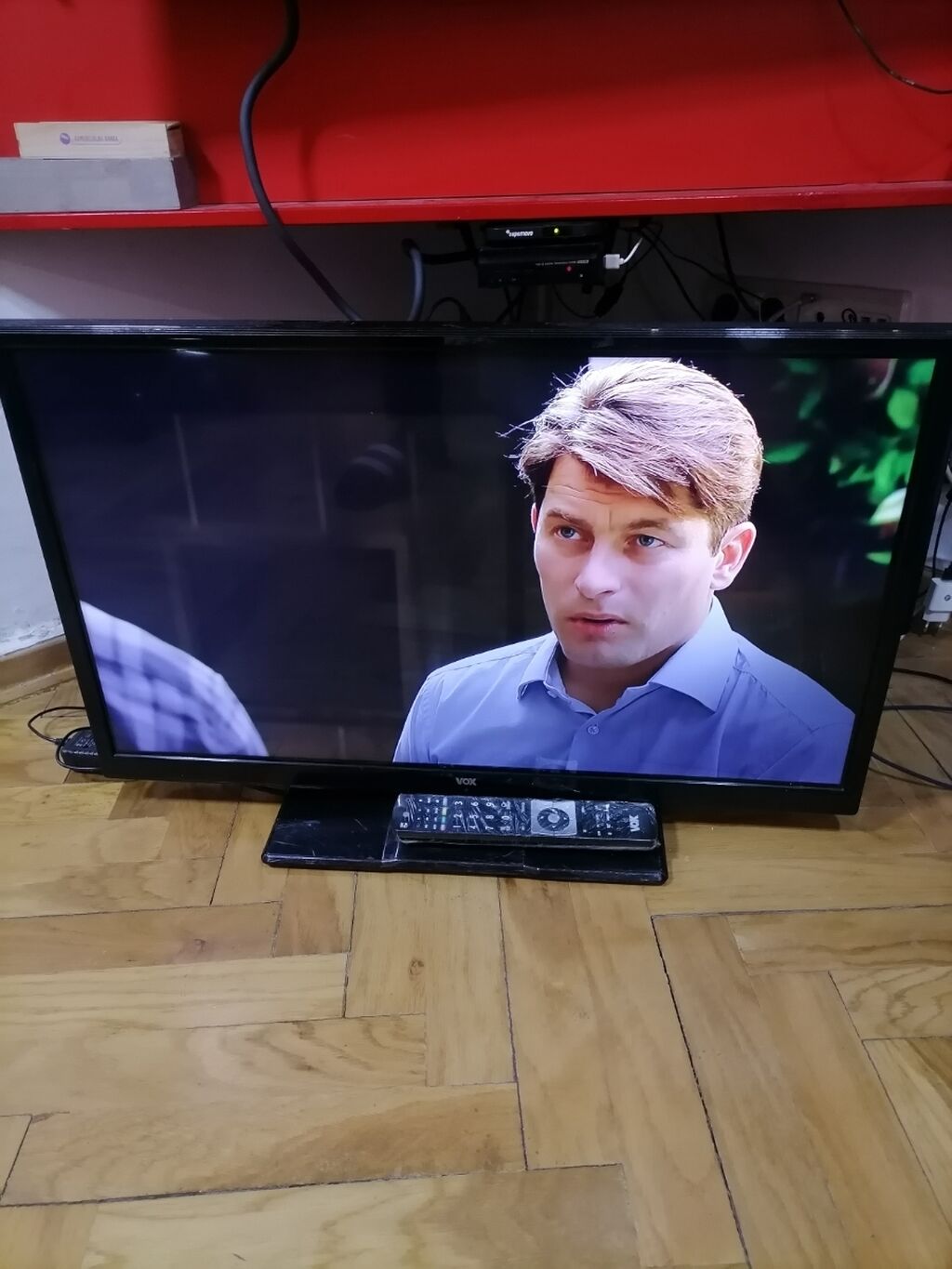 TV VOX 32 inča . Ispravan 82 dijagonala ekrana. Sa daljinskim