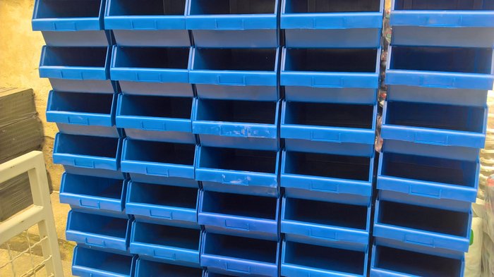 Kontejneri za skladistenje delova i opreme kutija za sortiranje