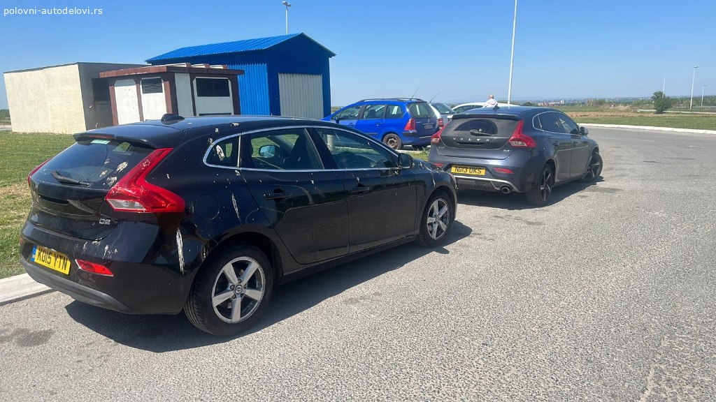 Volvo v40