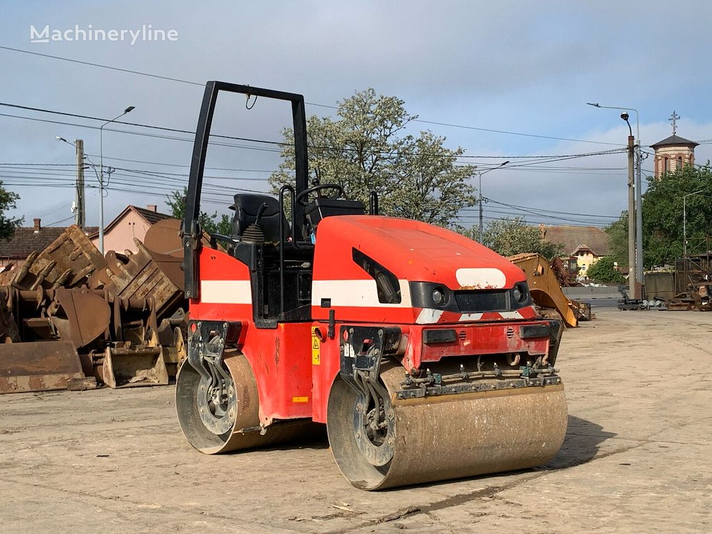 JCB VMT 260 valjak za asfalt