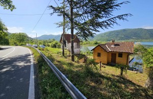 Na prodaju dve kuce na Zvornickom jezeru