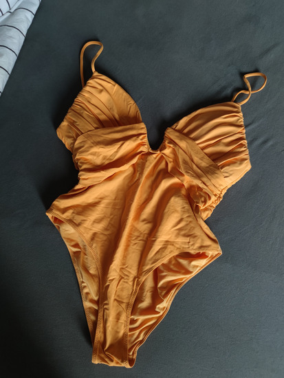 Atraktivan Zara kupaći kostim