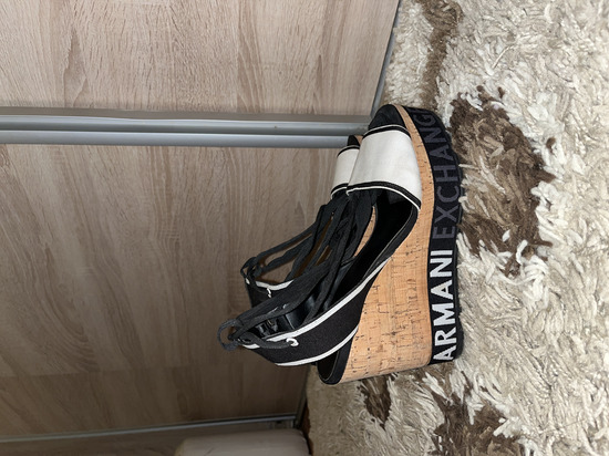 Armani stikle