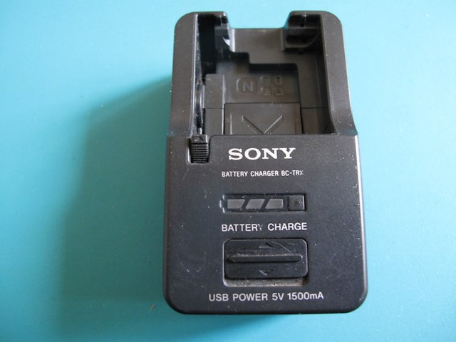 Sony BC-TRX punjač 7 u 1 za serije X, G, N, D, T, R i K