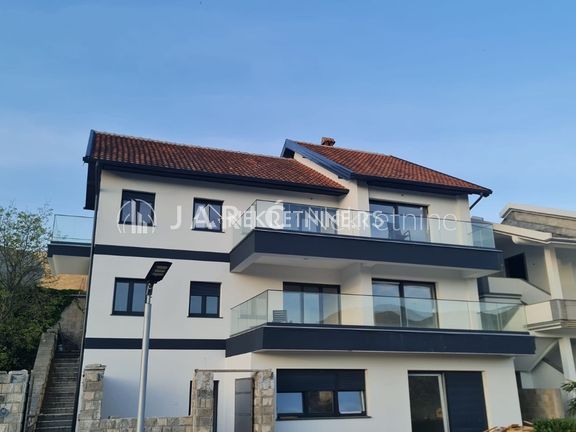 Trebinje,Gradina-Top lokacija.120m2,3.5.Odmah useljiv!