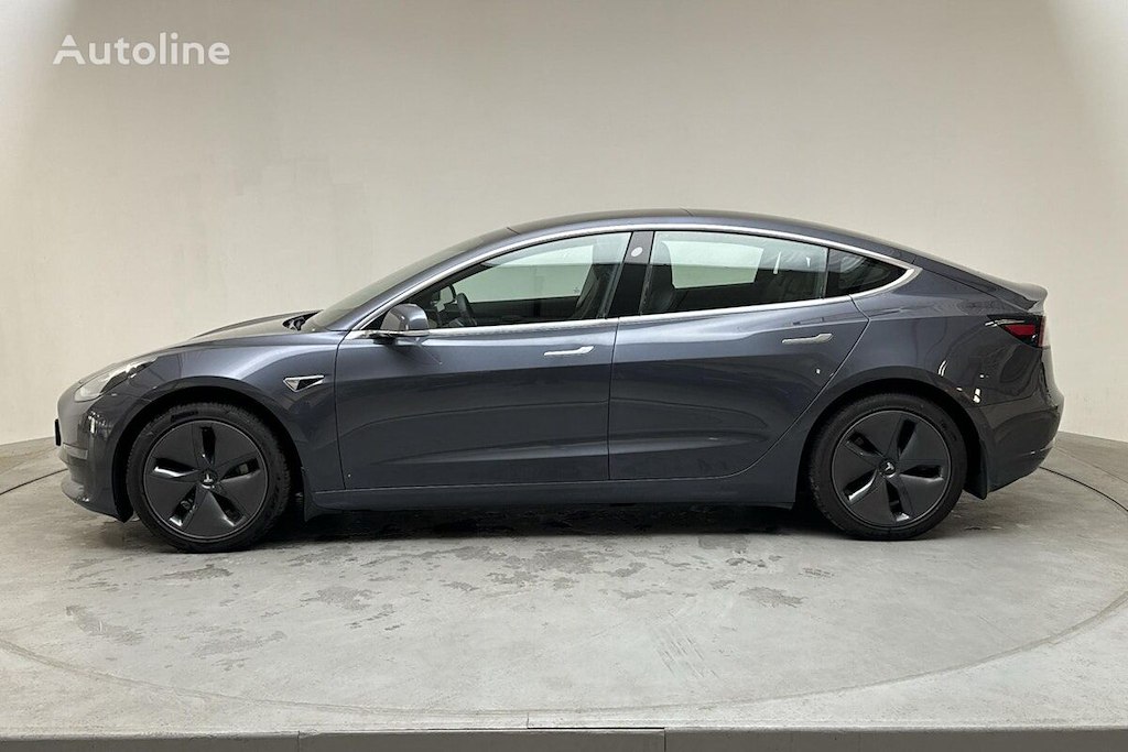 Prodaje se Tesla Model 3 hečbek na aukciji