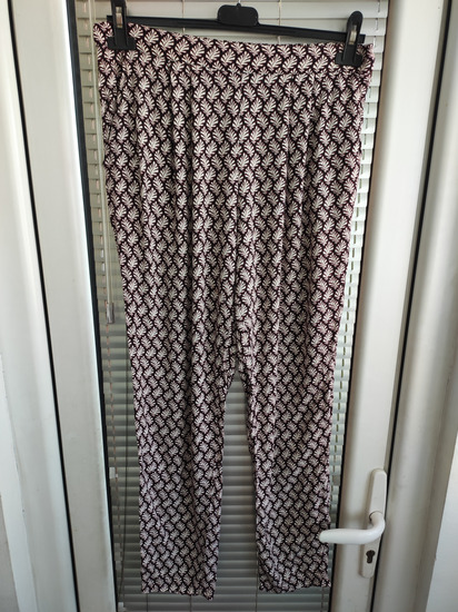 H&M šalvare sa listovima vel 36