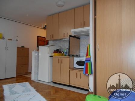 25 m2, nameštena, Ace Joksimovića 60, 220 €, troškovi oko 25€.