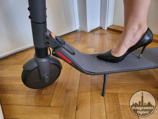 Električni trotinet Ninebot KickScooter SEGWEY POVOLJNO