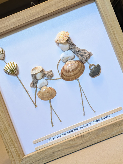 Slika od morskih kamenčića i školjki