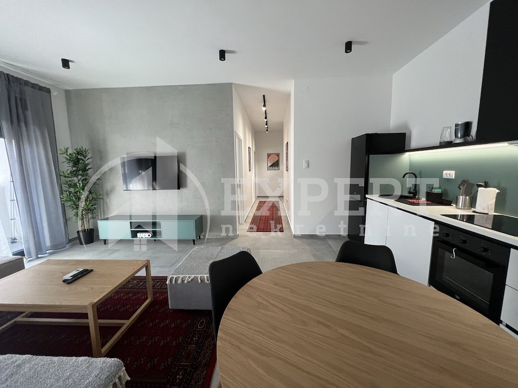 Trosoban stan, 70 m2, Centar, Milentijeva ID: i-011399